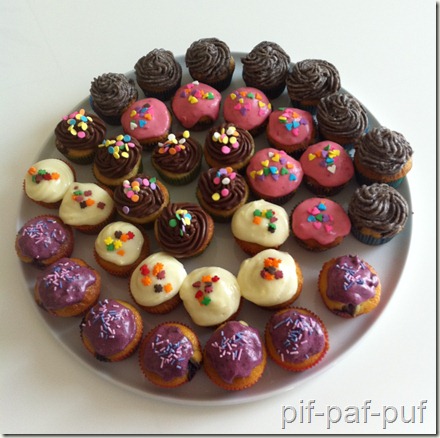 pif paf puf: Fødselsdags lagkage og mini-muffins.